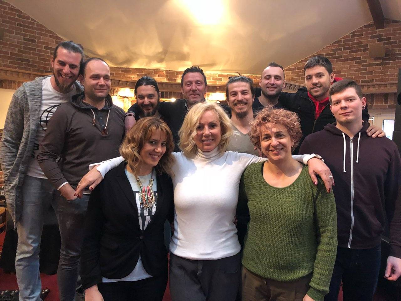 Lepa Brena priprema spektakl u Areni Armec! (VIDEO) - Grand Online