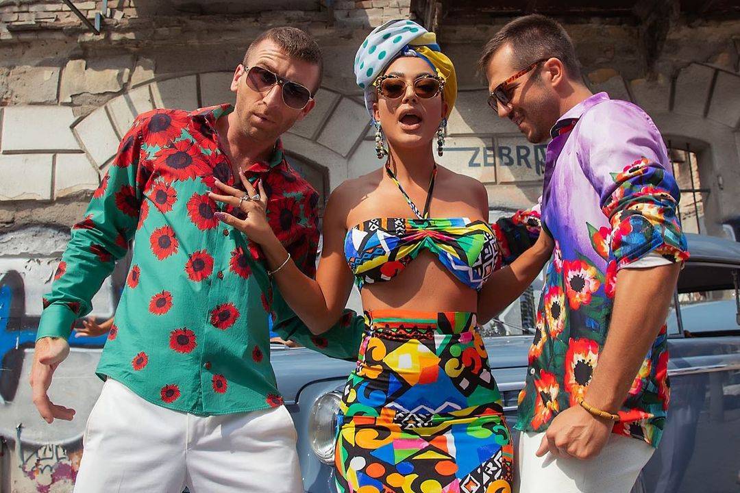 RITAM KIDA! Sandra Rešić objavila novu pesmu:" Ovo NISTE OČEKIVALI od mene" (VIDEO) - Grand Online