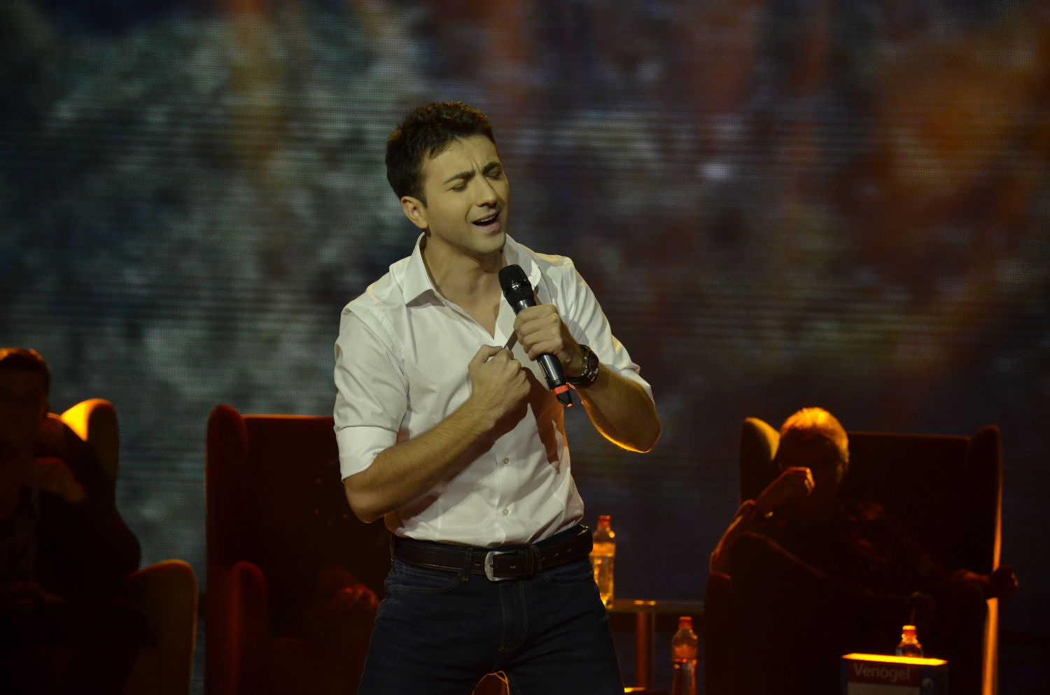 Ljubav na prvo slušanje: Premijera nove pesme Stefana Petrušića "Ona ...