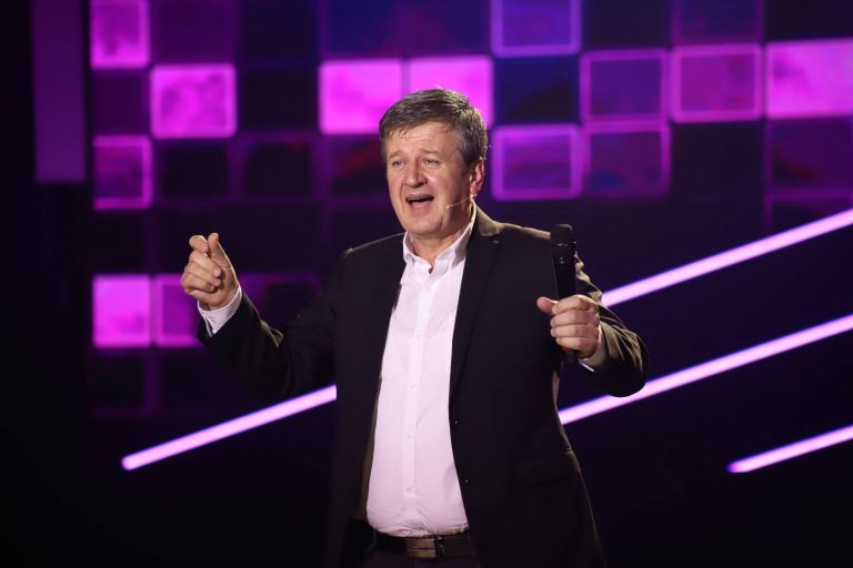 Ferid Avdić osudio pevače koji snimaju kavere