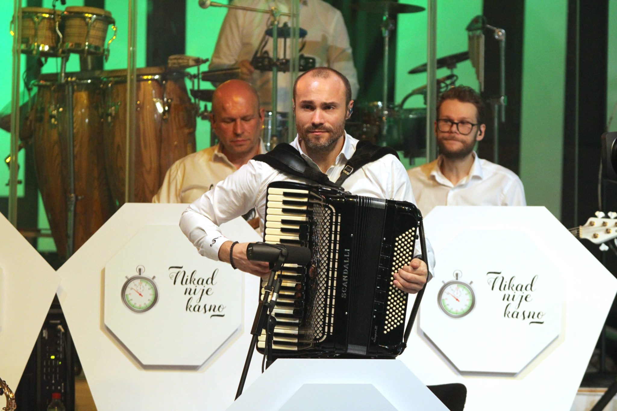 Ovako izgleda studio Aleksandra Sofronijevića: "Uložio sam svoj životni novac" (FOTO) - Grand Online