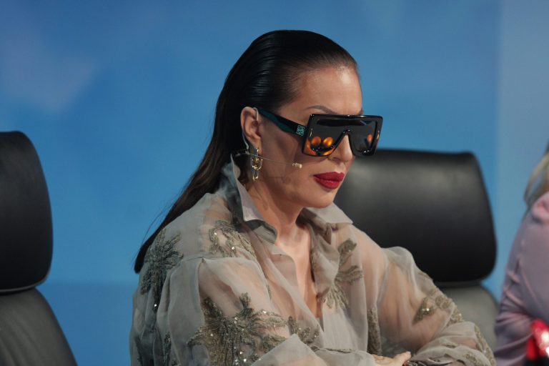 Ceca polomila prednji zub pred odlazak na snimanje: Pevačica doživela ...