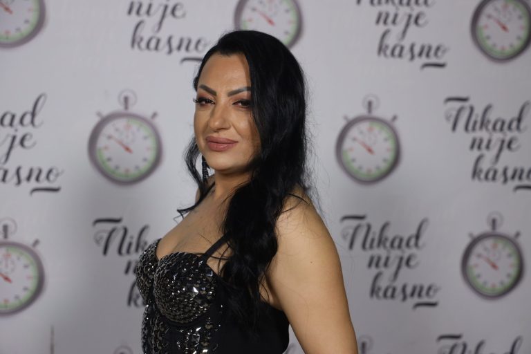 Takmičarka prvi put pokazala verenika: Nećete verovati čime se bavi - Grand Online