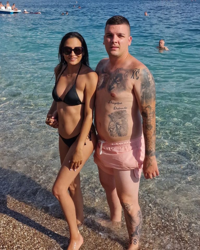 Skinula se Džejeva ćerka: Marija Ramadanovski pokazala supruga i izvajanu figuru u kupaćem (FOTO ...