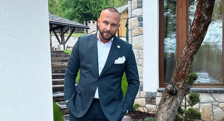Dado Polumenta sa ćerkama