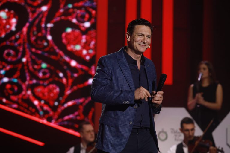 Bane Tomašević zapevao Srećnu pesmu, emocije i atmosfera