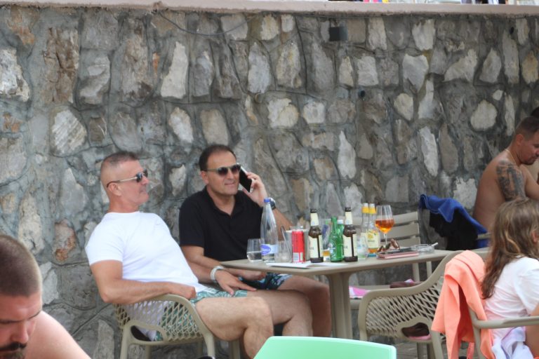 Paparaco:Goran Vukošić i Dejan Drašković ćaskaju u Krašićima