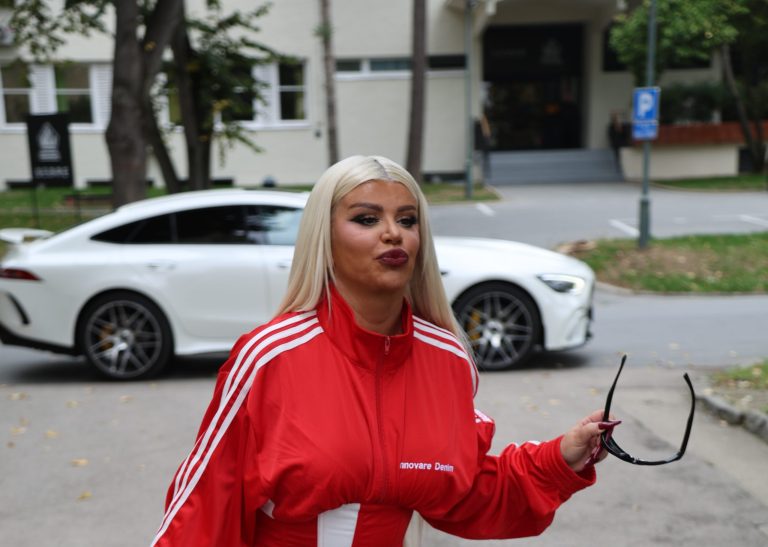 Dara Bubamara kao gimnastičarka na snimanju Zvezda Granda