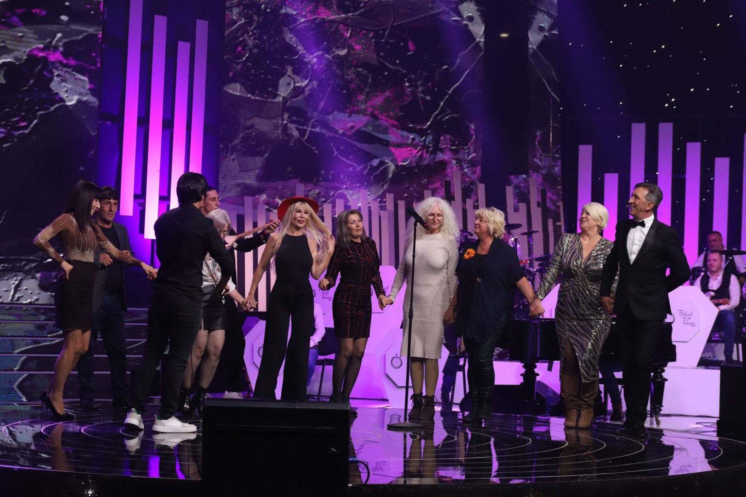 Fejsbuk glasanje gotovo: Evo ko ide dalje u Nikad nije kasno